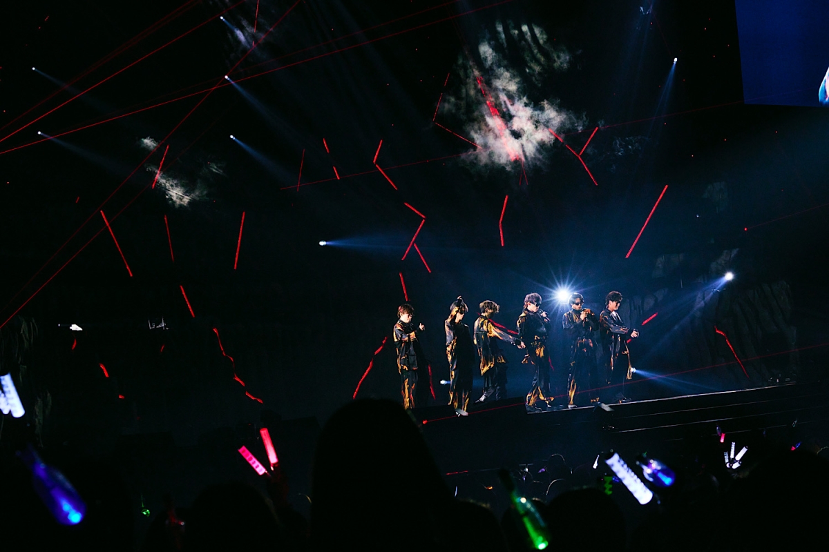 SixTONES、6人の熱い「声」が響きわたる。横浜アリーナ公演初日をレポート | GINGER