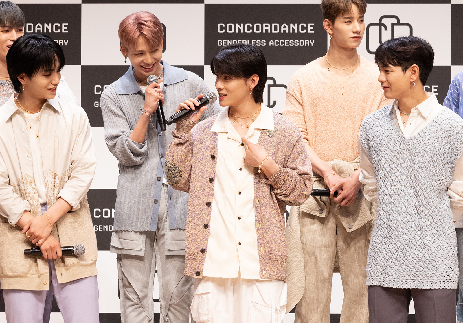 JO1の団体芸が炸裂！ジェンダーレスアクセサリー新CM発表会をレポート | GINGER