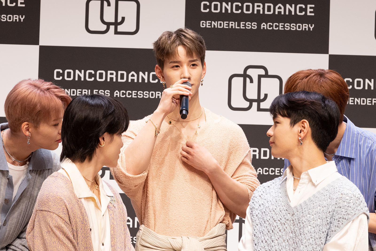 JO1の団体芸が炸裂！ジェンダーレスアクセサリー新CM発表会をレポート | GINGER